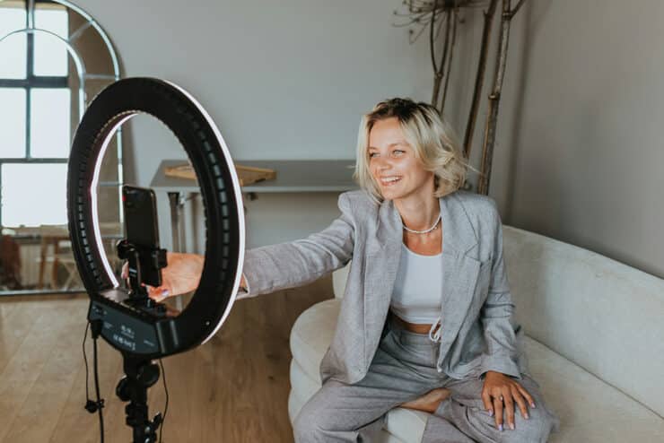 Comment réaliser une interview vidéo ? - À la SEOupe